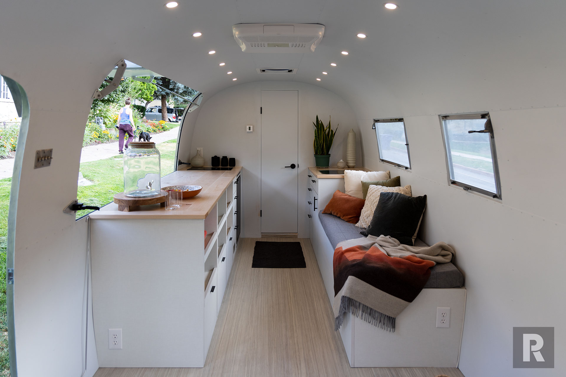 1959 Airstream Tradewind Massage Spa Paradise - Reparadise