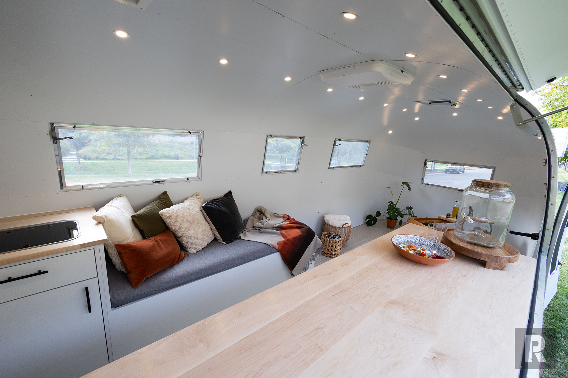 1959 Airstream Tradewind Massage Spa Paradise - Reparadise